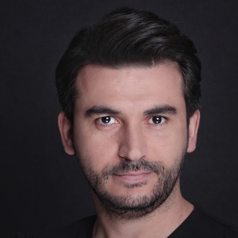 ADEM TÜRKER – Esra Akkoyunlu